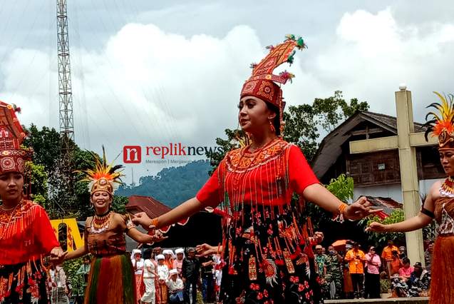 FOTO: Parade Nusantara 110 IMT, Tampilkan Tarian Khas Papua Dipaduh ...
